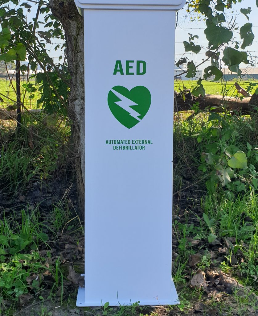 White Outdoor Galvanized Steel AED/Defibrillator Cabinet Stand
