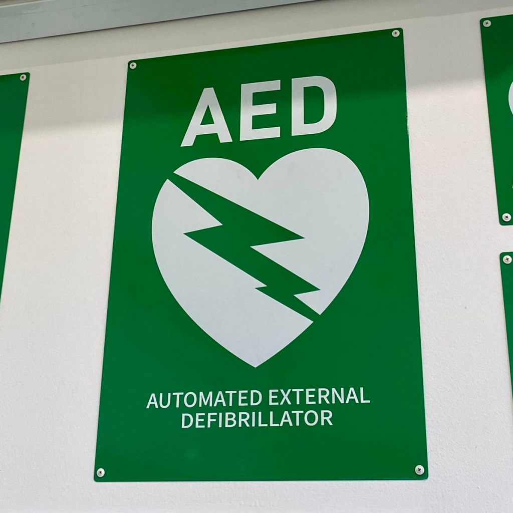 AED Flat Green Metal Wall Sign - A2 - 59.4cm x 42cm
