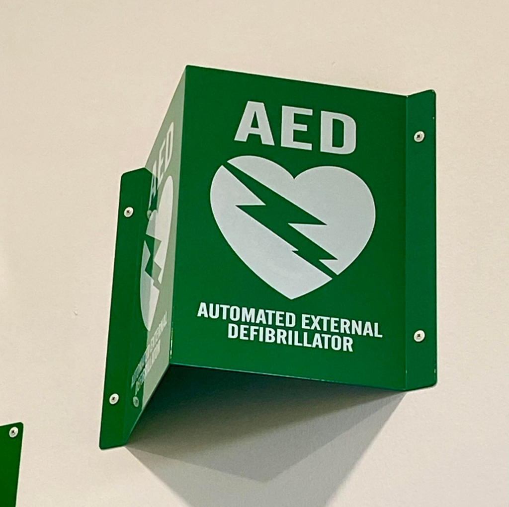 AED 3D Green Metal Wall Sign – Large 30 x 21cm - Defibshop